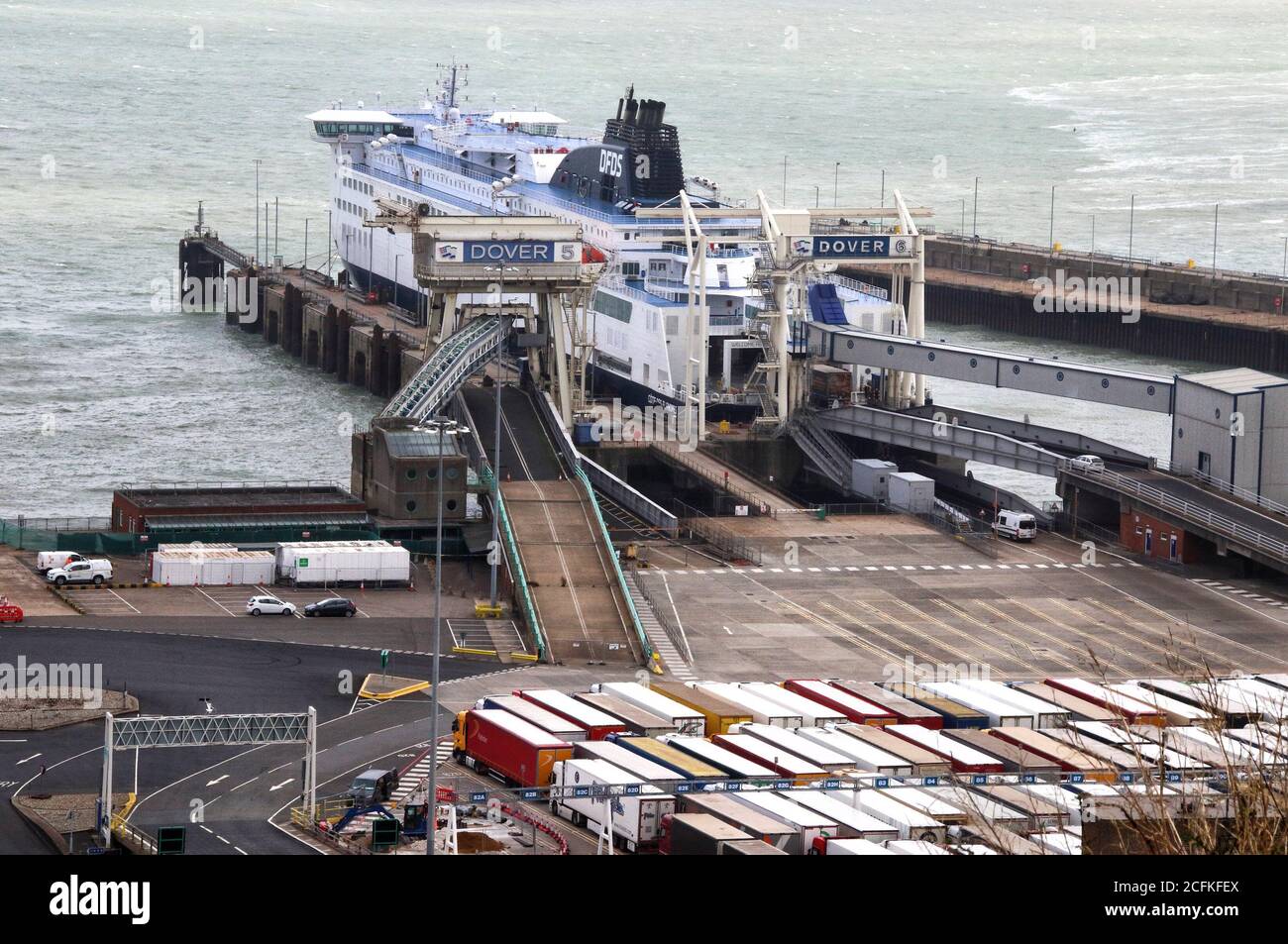 Dfds lorry hi-res stock photography and images - Alamy