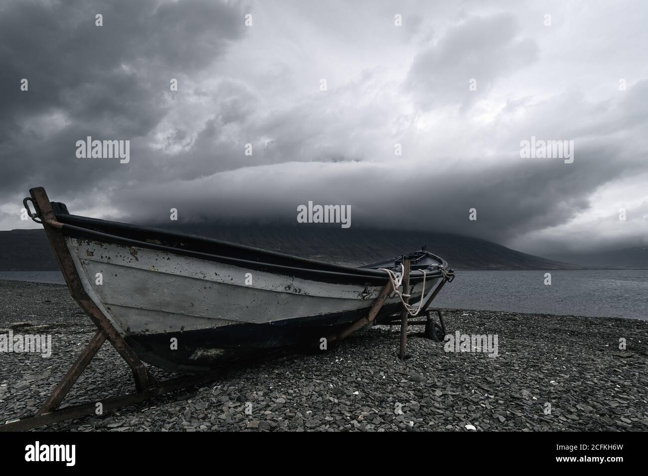 Old row boat hi-res stock photography and images - Alamy