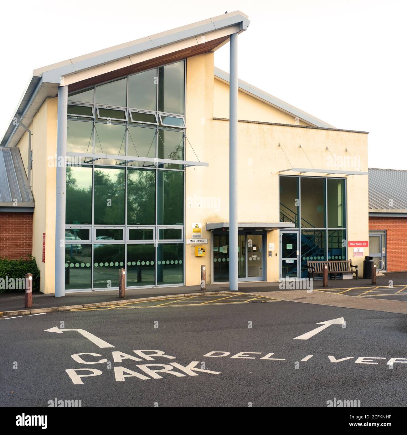 Hospital main door hi-res stock photography and images - Alamy