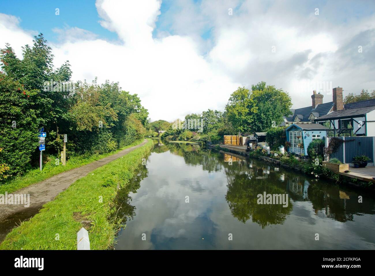 Leeds Liverpool Canal Maghull, Merseyside Stock Photo - Alamy