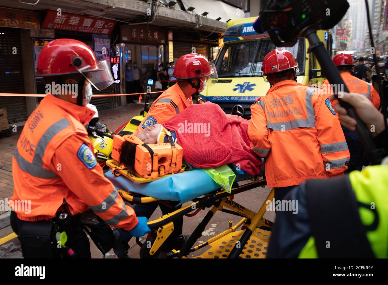 A journalist falls unconscious after the effects of pepper balls ...