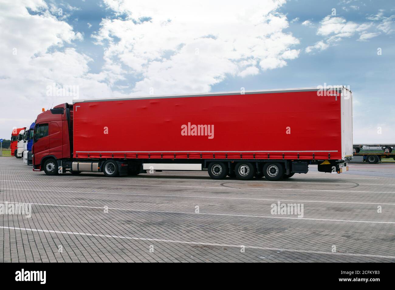 Red trailer hi-res stock photography and images - Alamy