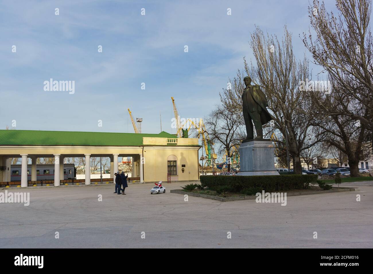 Vladimir lenin on balcony hi-res stock photography and images - Alamy