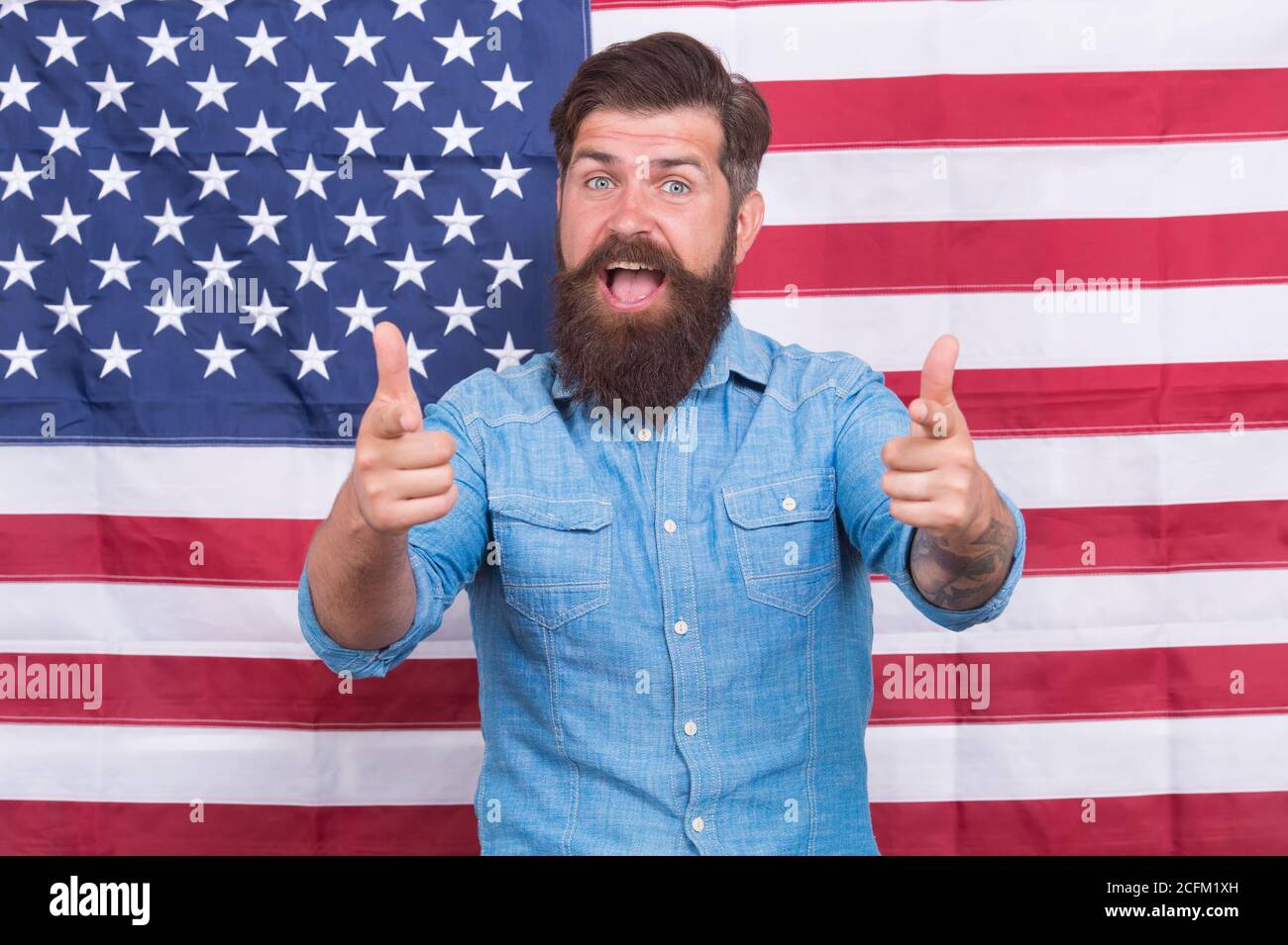 American man journalist reporter USA flag background, welcoming concept ...