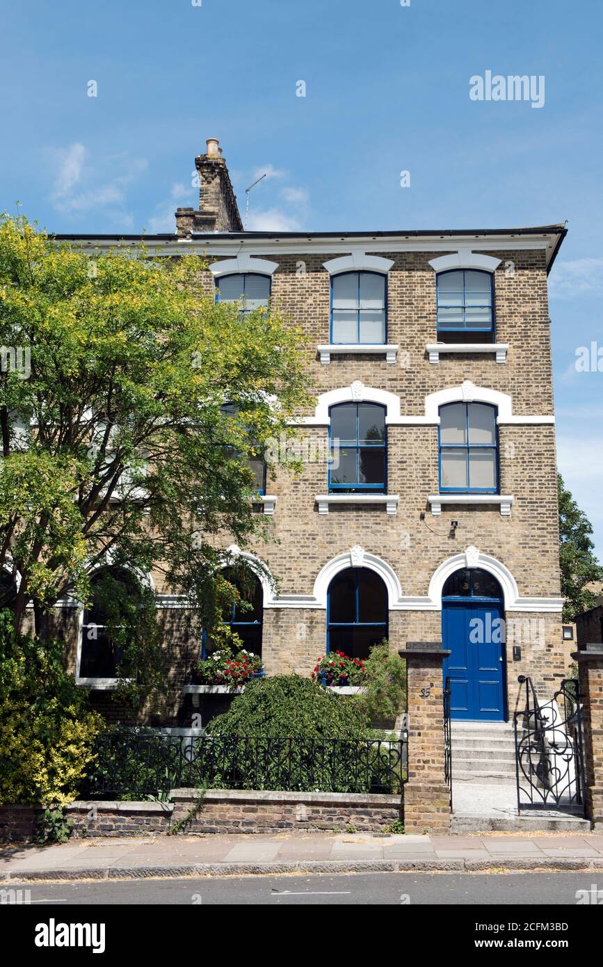 Four story house hi-res stock photography and images - Alamy