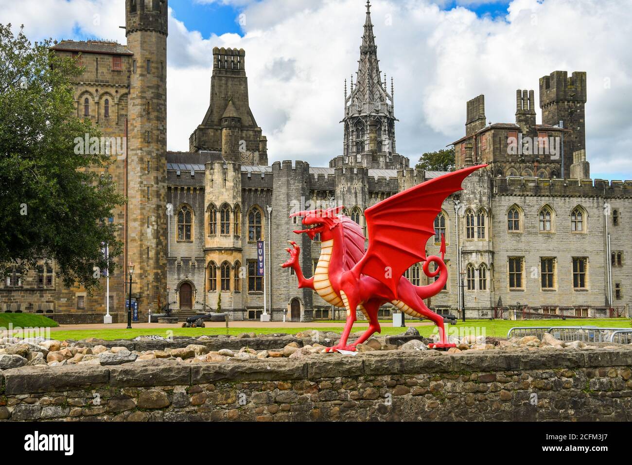 Dragon of wales statue hi-res stock photography and images - Alamy