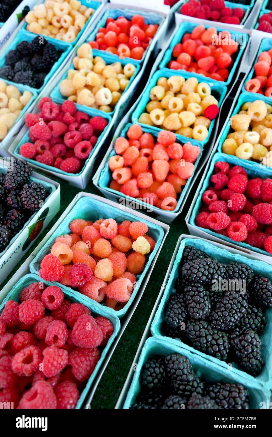 Raspberry blackberry hi-res stock photography and images - Alamy
