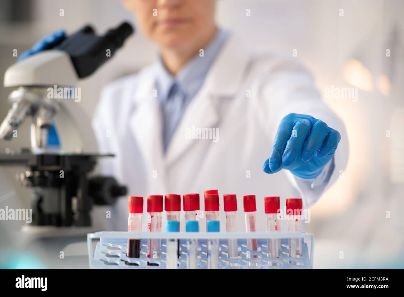 Laboratory worker hi-res stock photography and images - Alamy