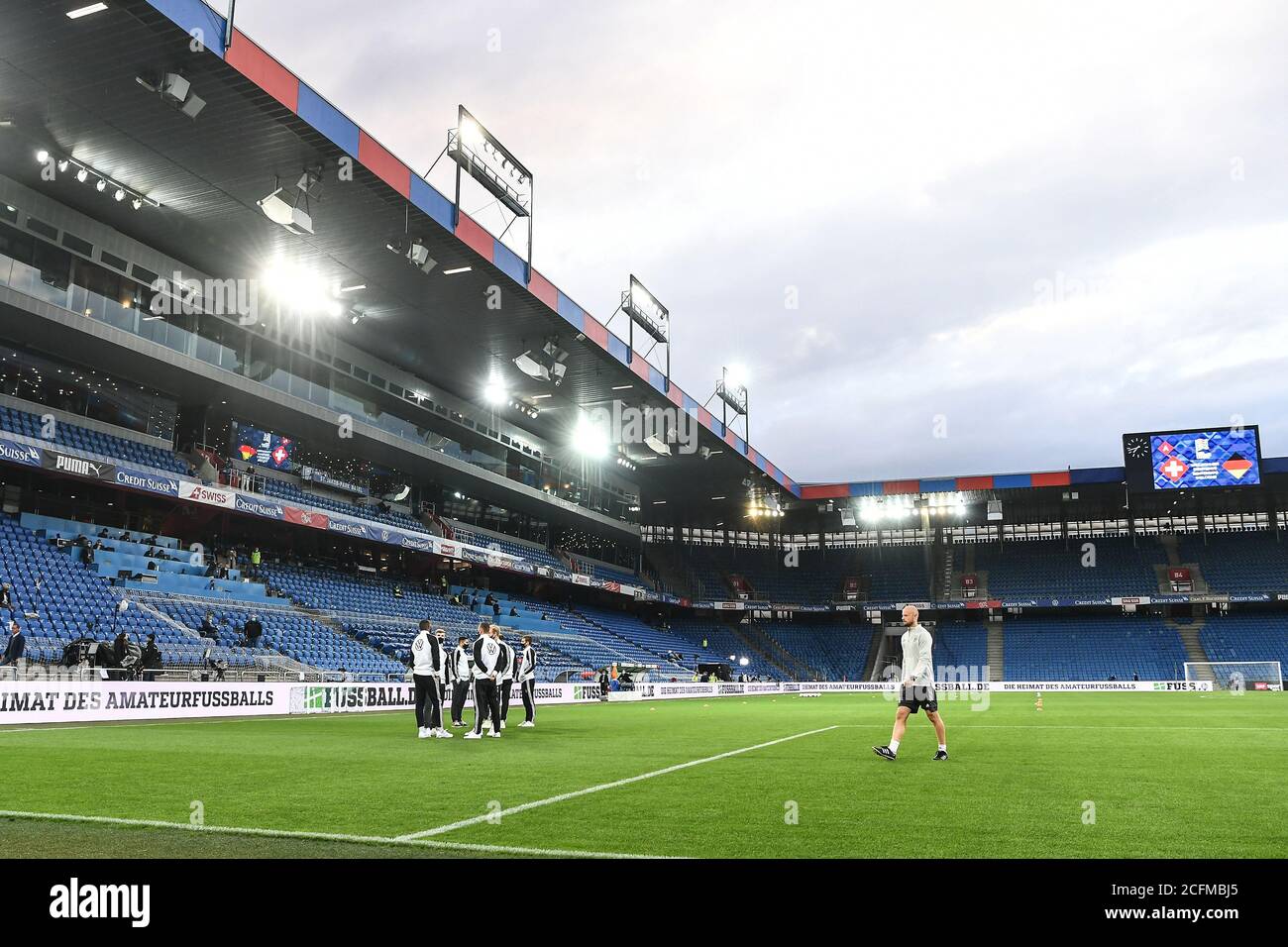 Empty arenas hi-res stock photography and images - Alamy