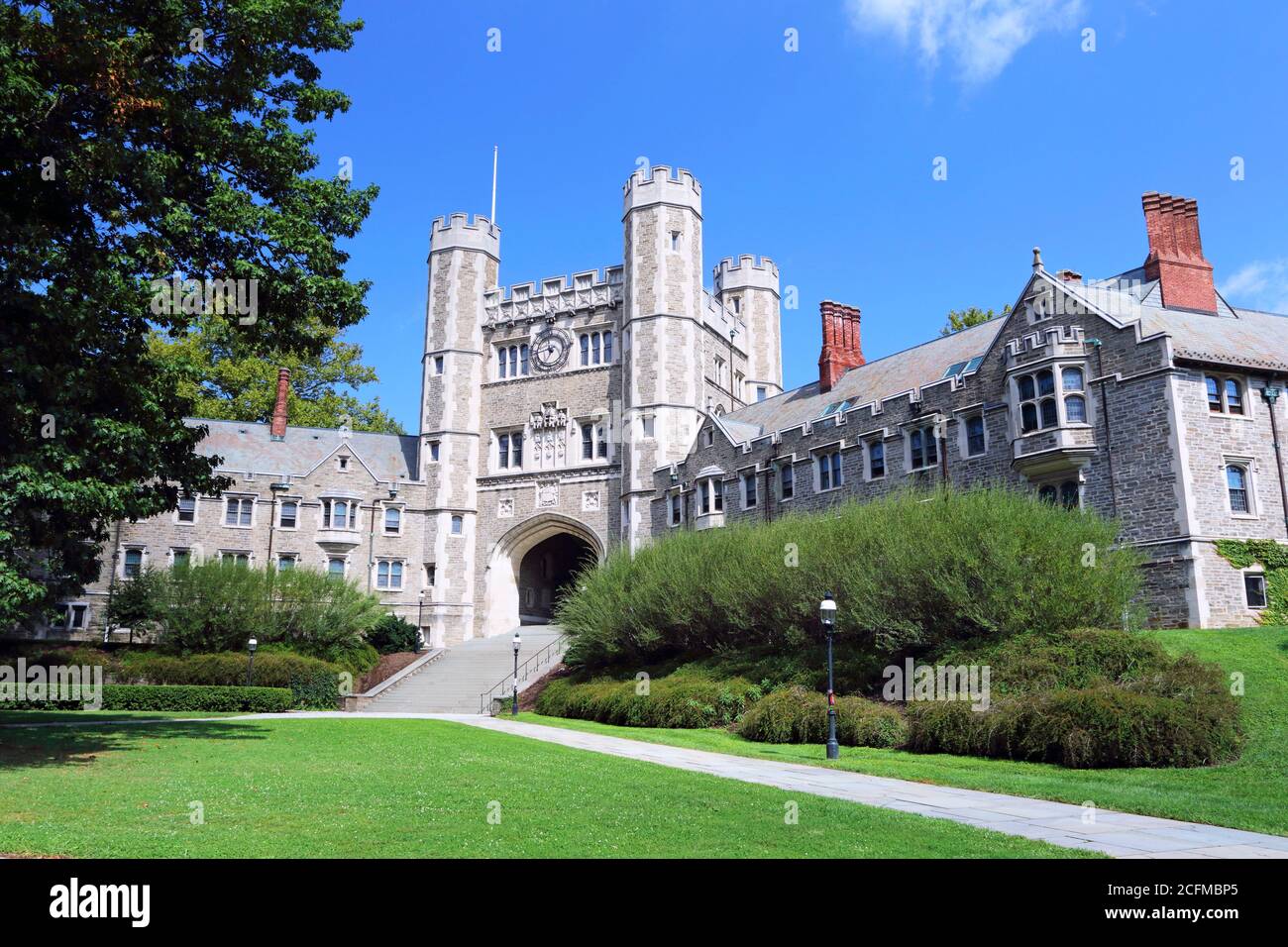 Tudor gothic architecture hi-res stock photography and images - Alamy