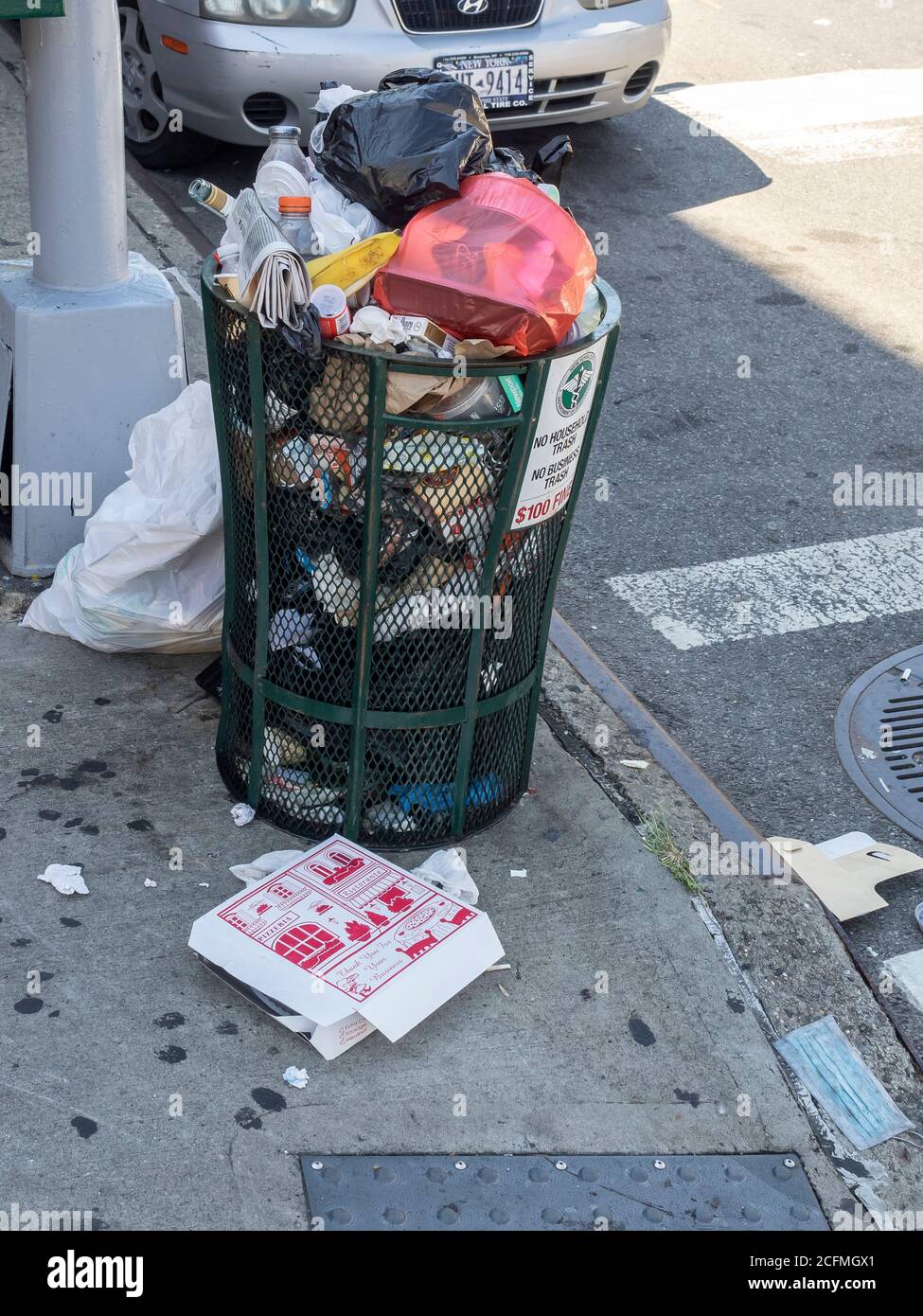 Rubbish piling up hi-res stock photography and images - Alamy