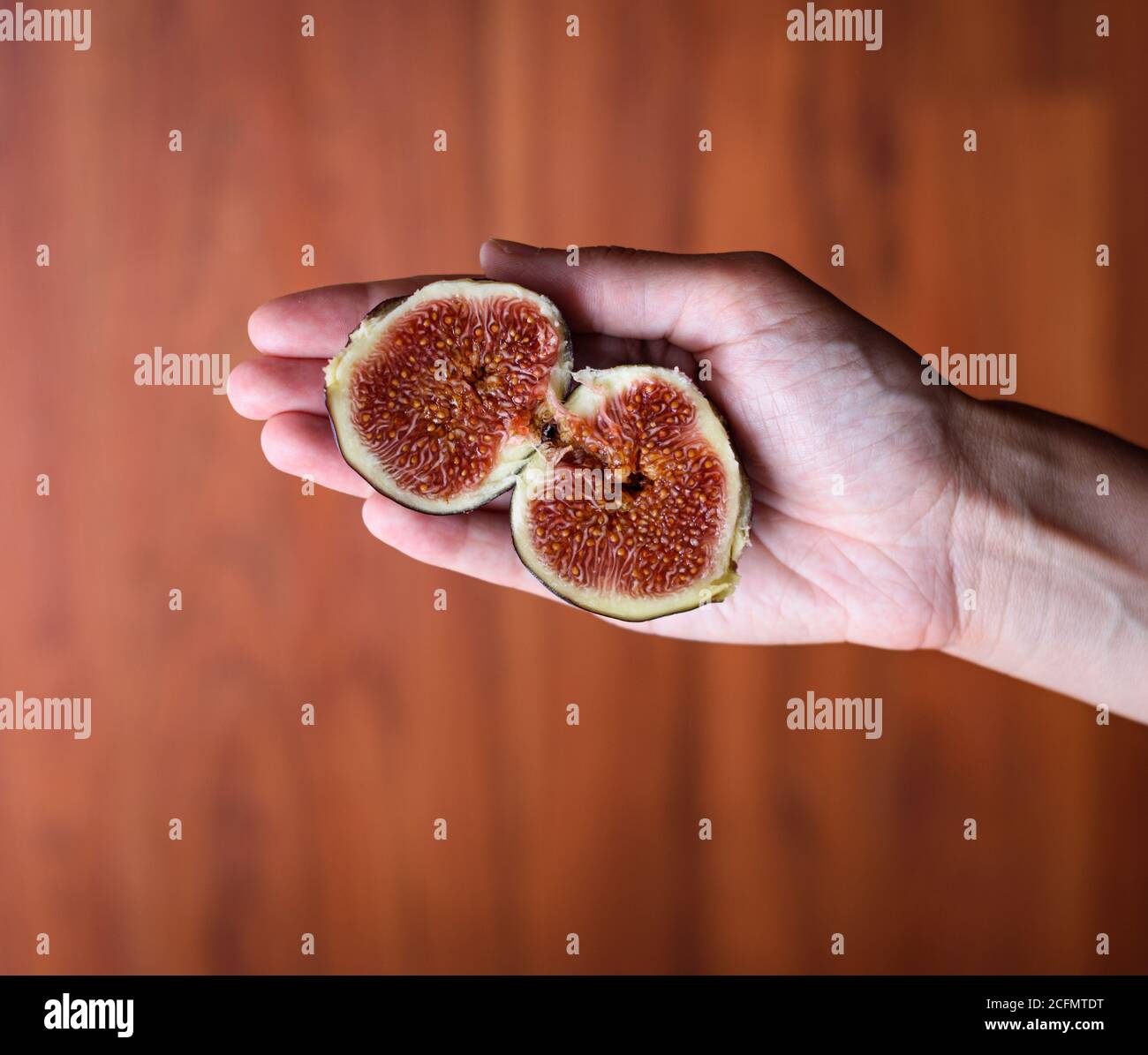 Hand holding fig on hi-res stock photography and images - Alamy
