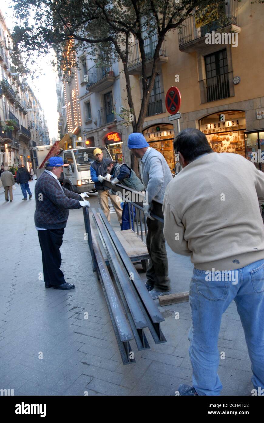 workers lifting heavy beam Stock Photo - Alamy