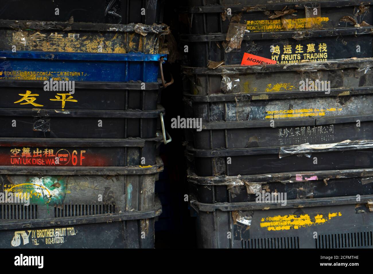 Dirty plastic boxes for transporting fruits Stock Photo - Alamy