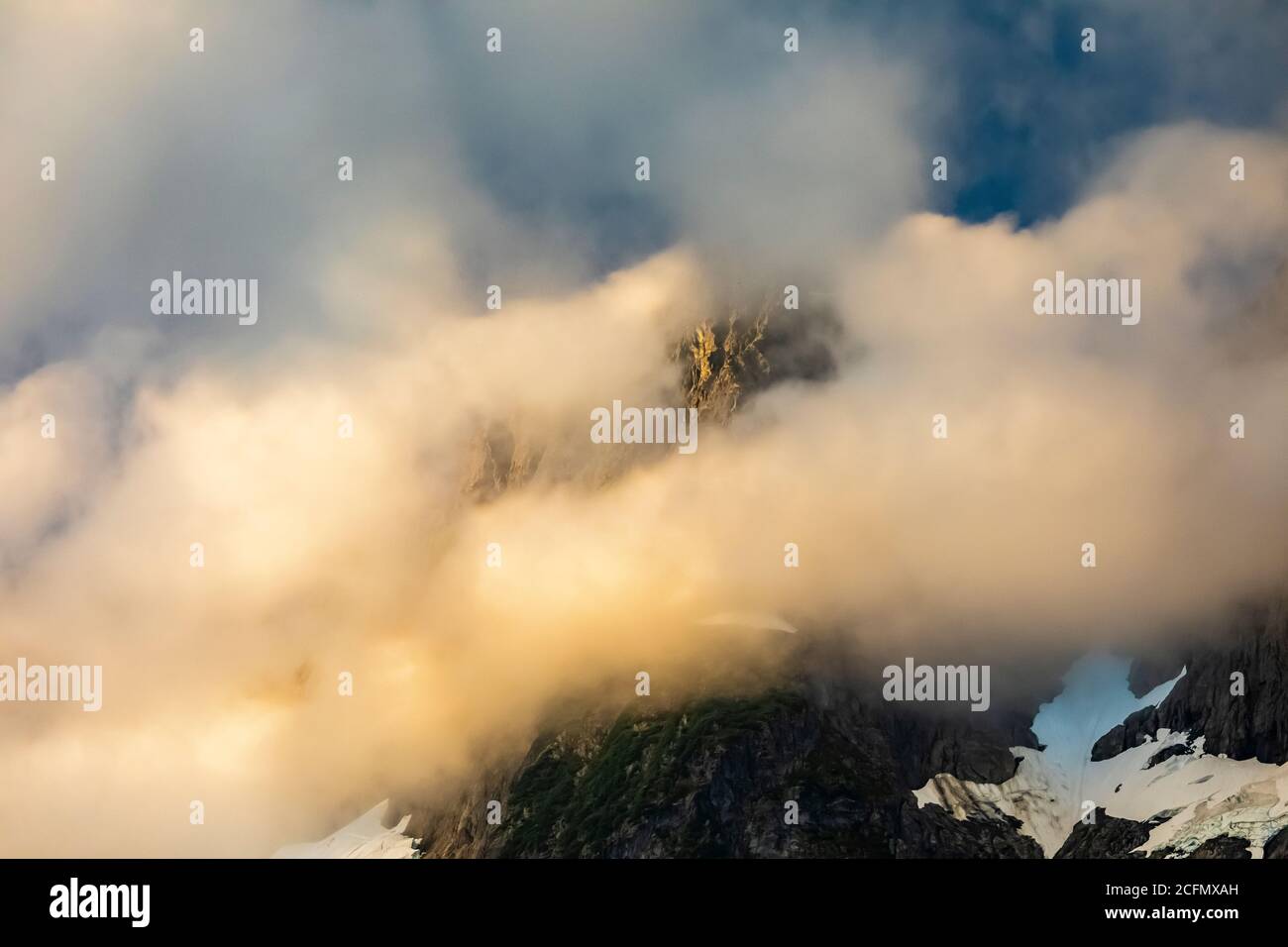 Johannesburg Mountain and dramatic morning clouds near the Cascade Pass ...