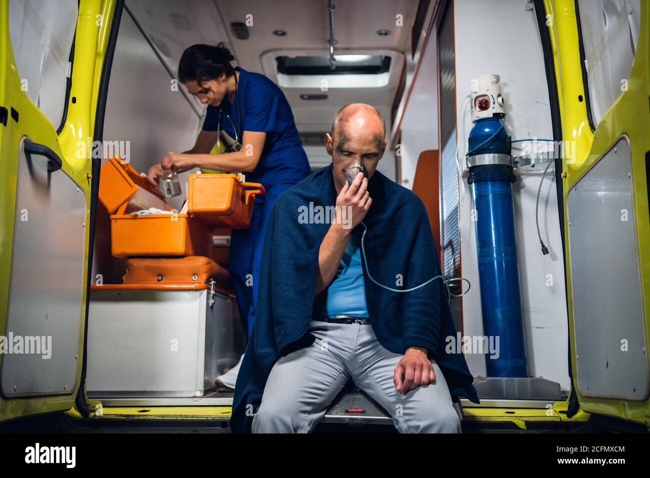 Oxygen therapy paramedic hi-res stock photography and images - Alamy