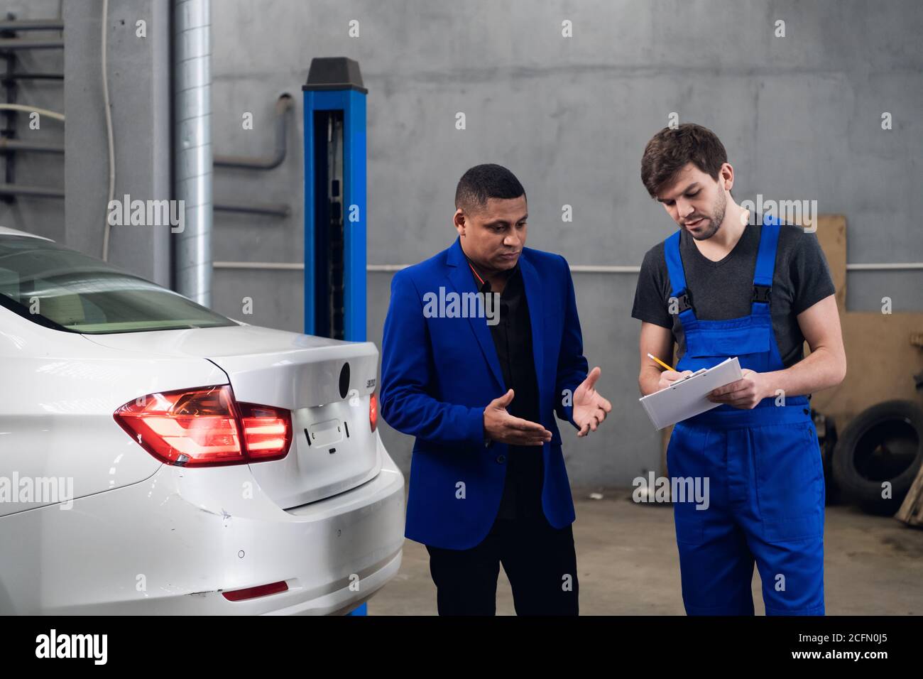 Mechanic talking to a car owner hi-res stock photography and images - Alamy