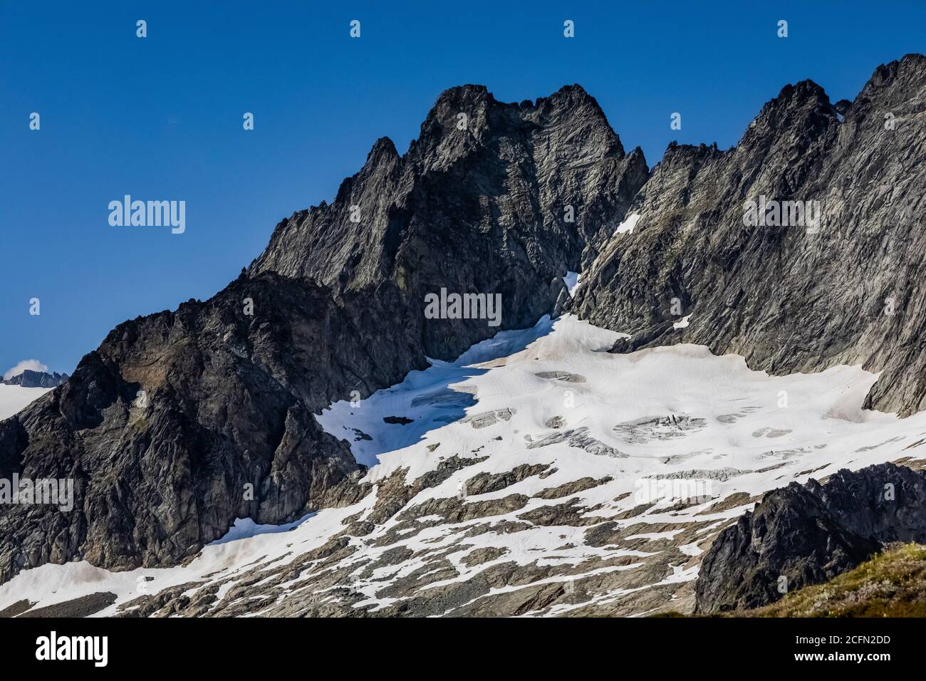 Mount Torrent viewed from Sahale Arm Trail in North Cascades National ...