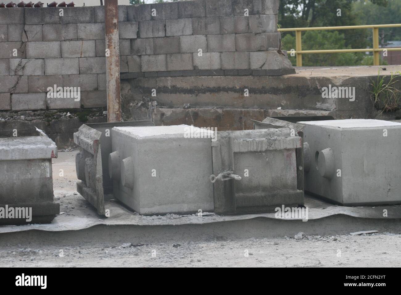 Constructions block being manufactured Stock Photo - Alamy