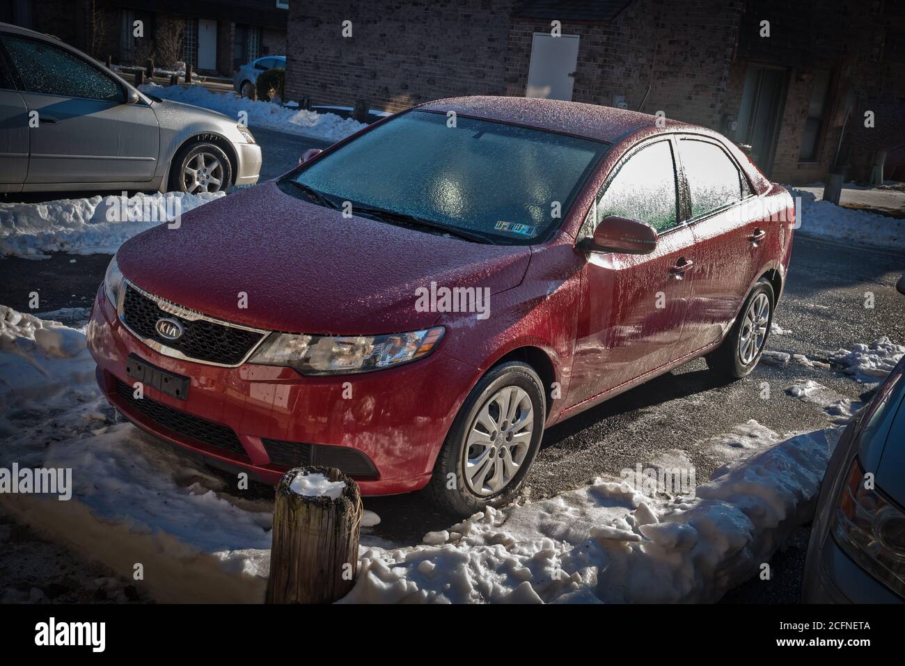 Icy car hi-res stock photography and images - Alamy