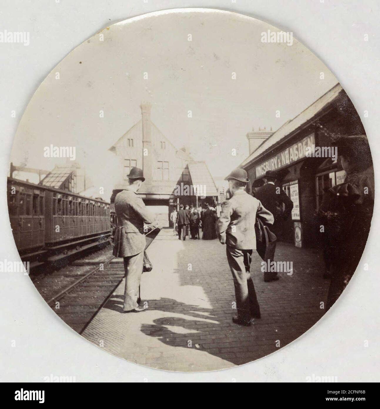 Kingsbury station hi-res stock photography and images - Alamy