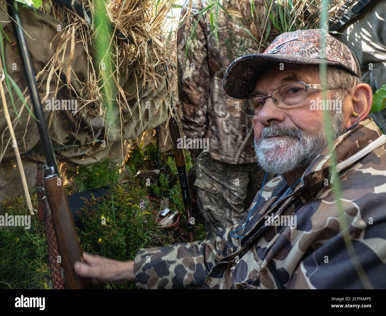 Hunting wild geese ducks snow geese goose hunt Stock Photo - Alamy