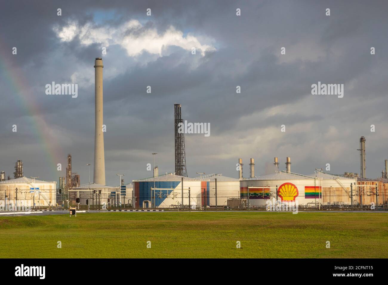 The Netherlands, Rotterdam, Port of Rotterdam, Shell Pernis Stock Photo ...