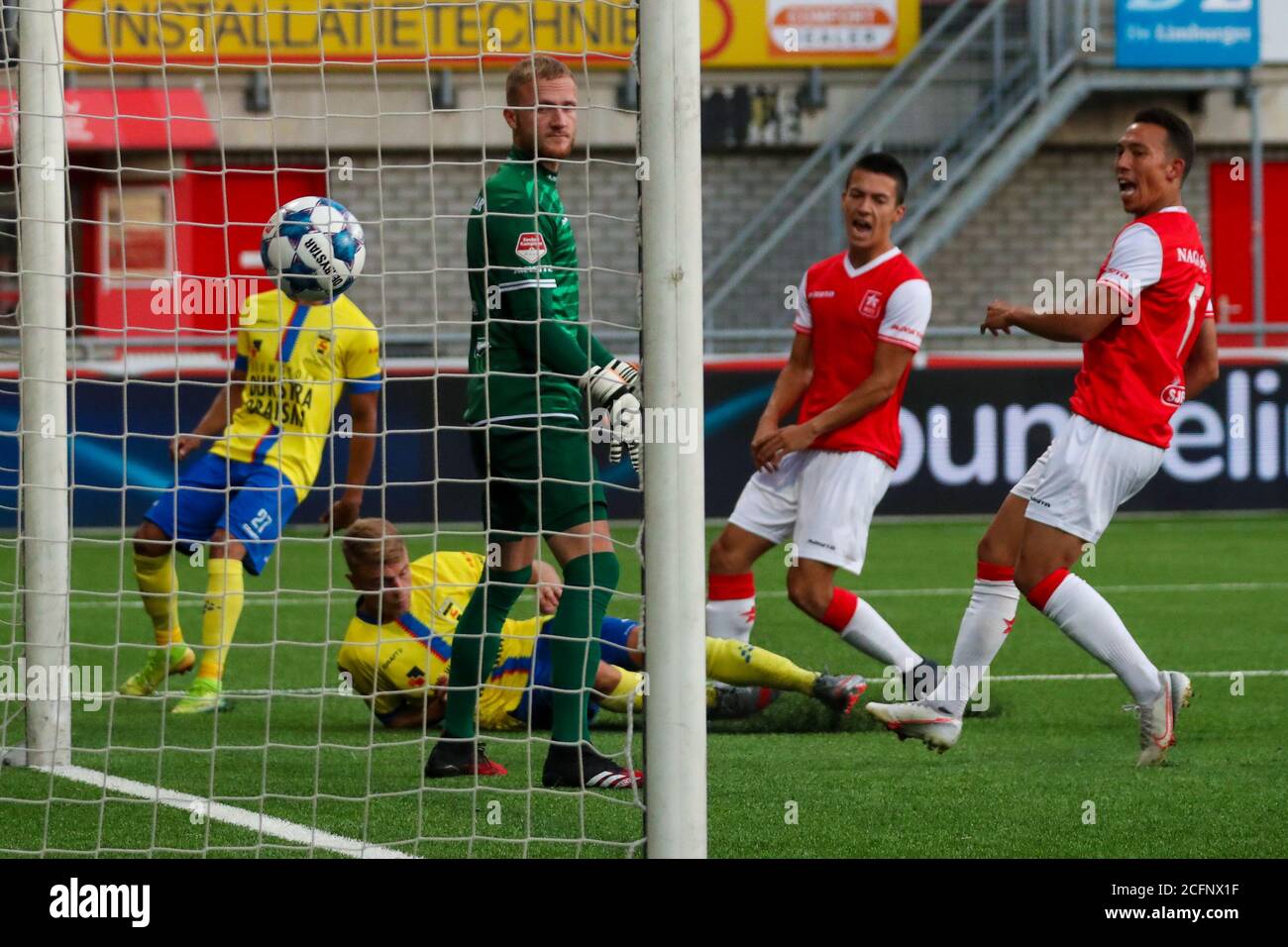 MAASTRICHT, NETHERLANDS - SEPTEMBER 7: Goal of Doke Schmidt of SC ...
