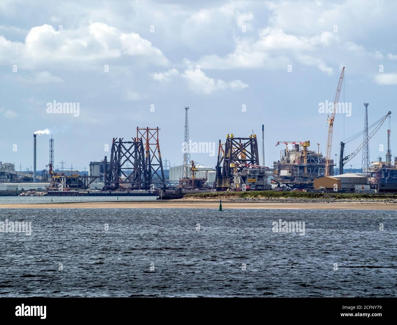 Offshore rigs hi-res stock photography and images - Alamy