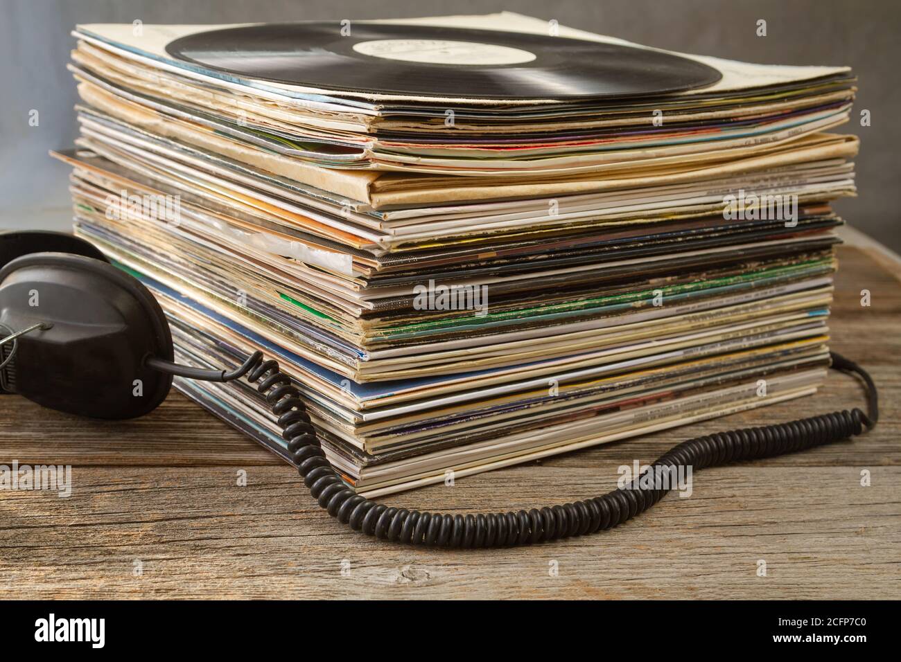 Vinyl stack hi-res stock photography and images - Alamy