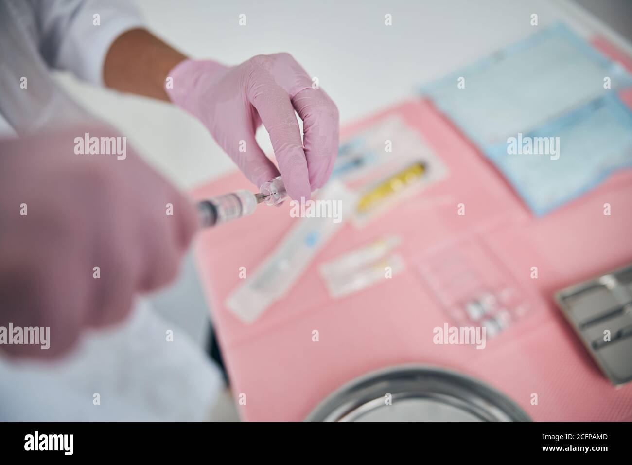 Doctor holding a vial with liquid for injection Stock Photo - Alamy