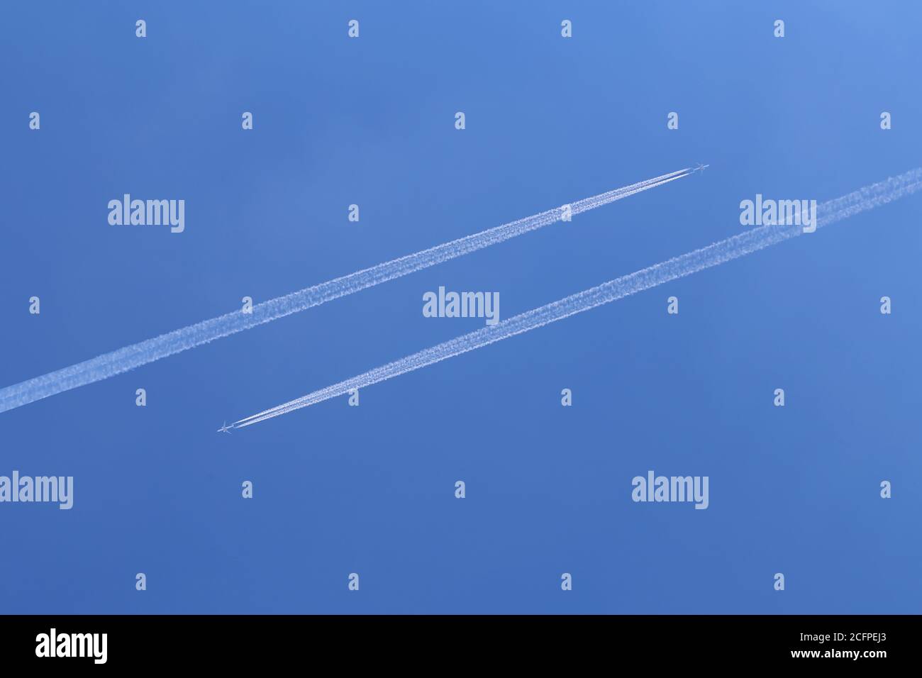 Parallel planes hi-res stock photography and images - Alamy