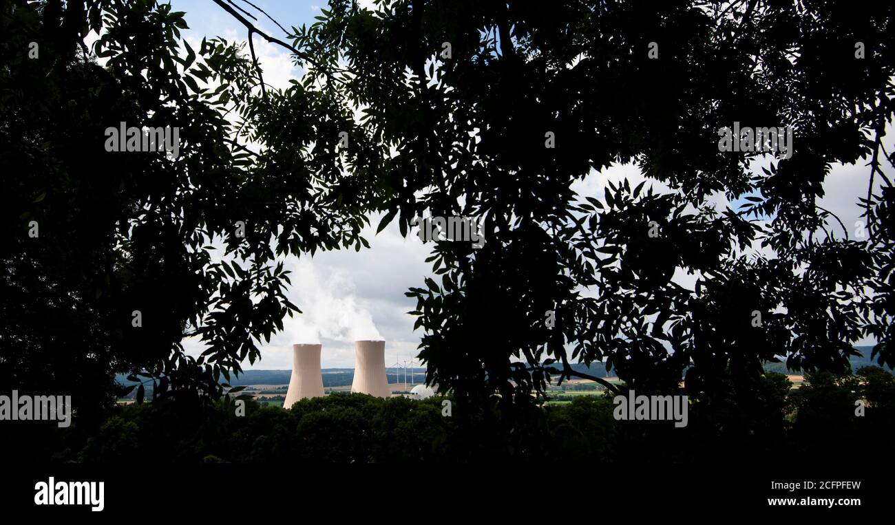 Emmerthal, Germany. 28th July, 2020. Steam rises from the cooling ...