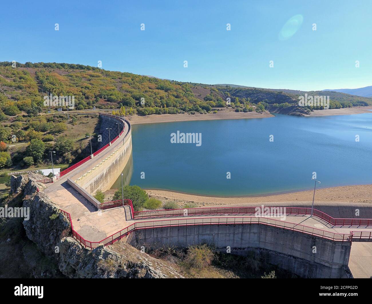 Presa reservoir dam agua hi-res stock photography and images - Alamy