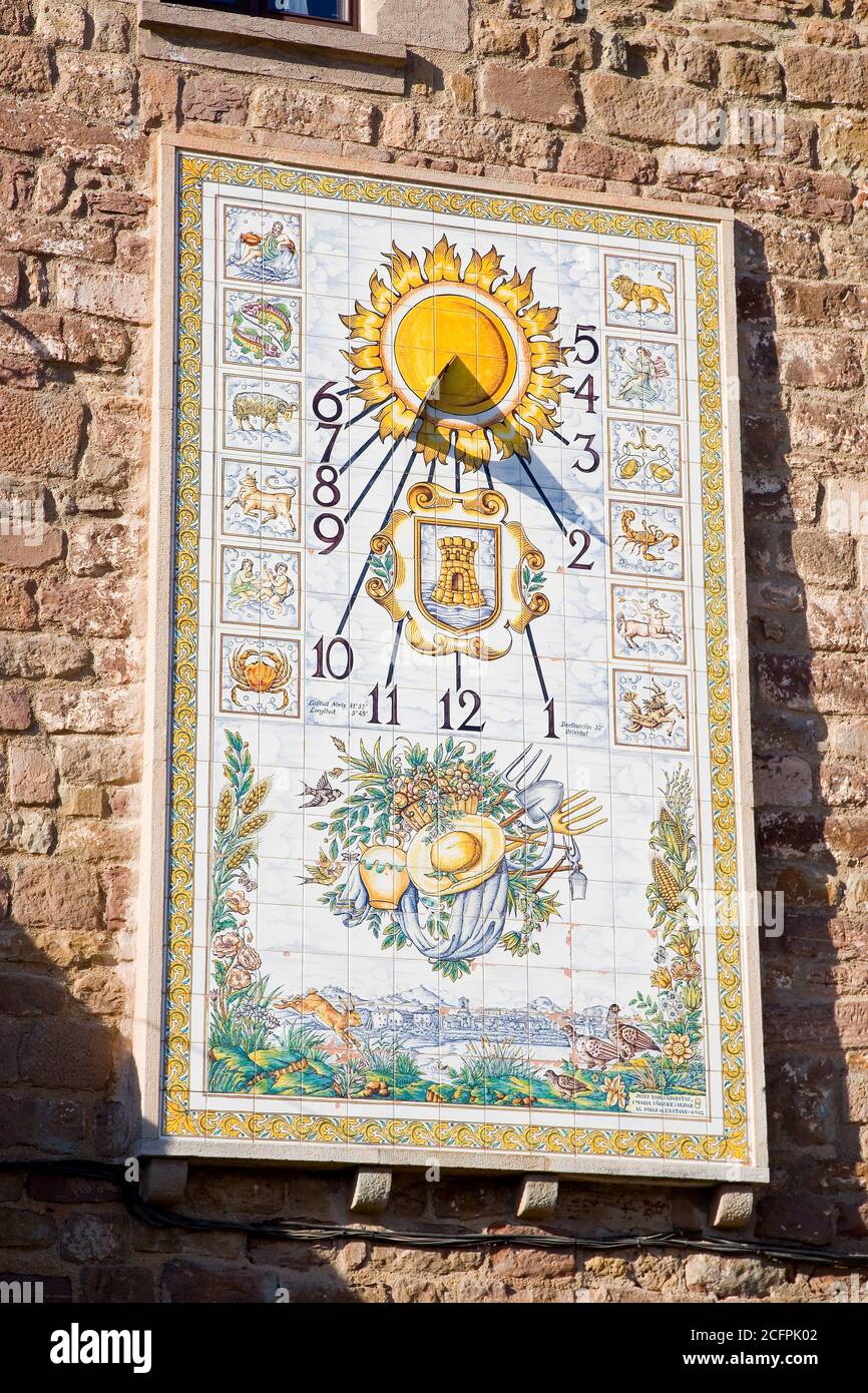 Ancient sundial in a traditional Catalan rural house Stock Photo - Alamy