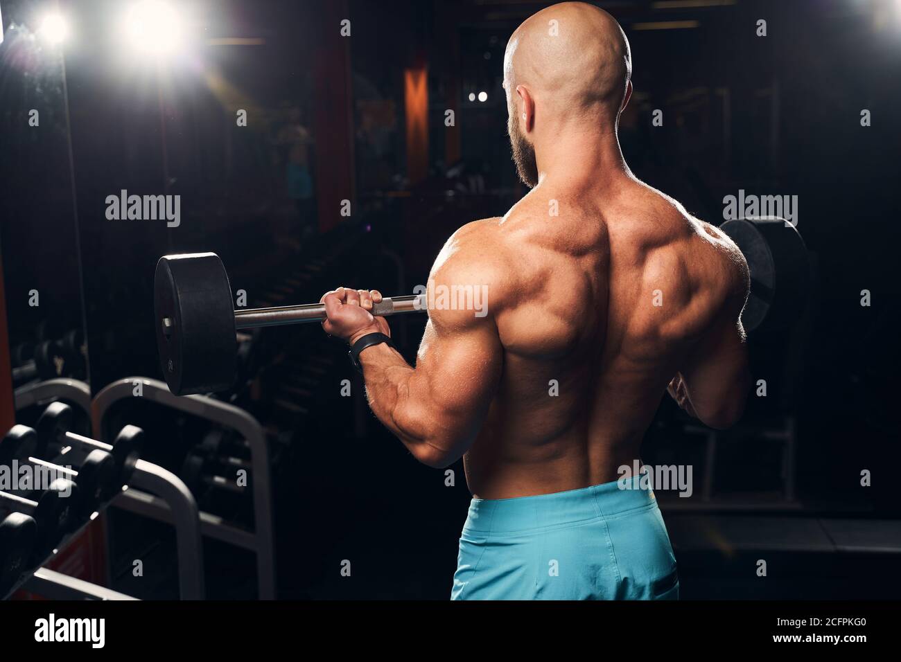Muscly man hi-res stock photography and images - Alamy
