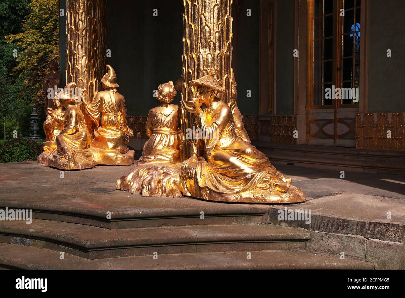 Berlin germany chinese pavilion tea hi-res stock photography and images ...