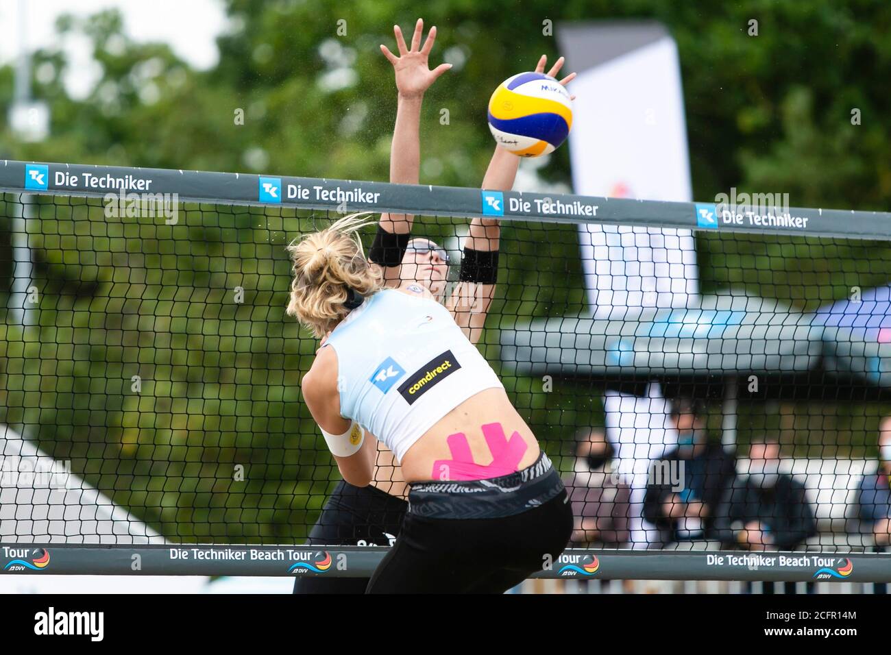 Timmendorfer Strand, Germany. 05th Sep, 2020. Laura Ludwig (l, Hamburg ...
