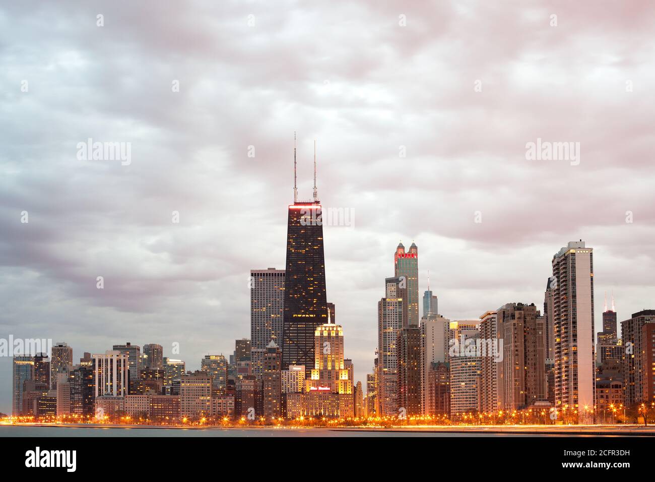 Skyline of chicago at dusk hi-res stock photography and images - Alamy