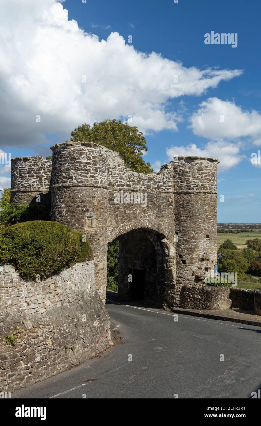 Medieval town gate hi-res stock photography and images - Alamy