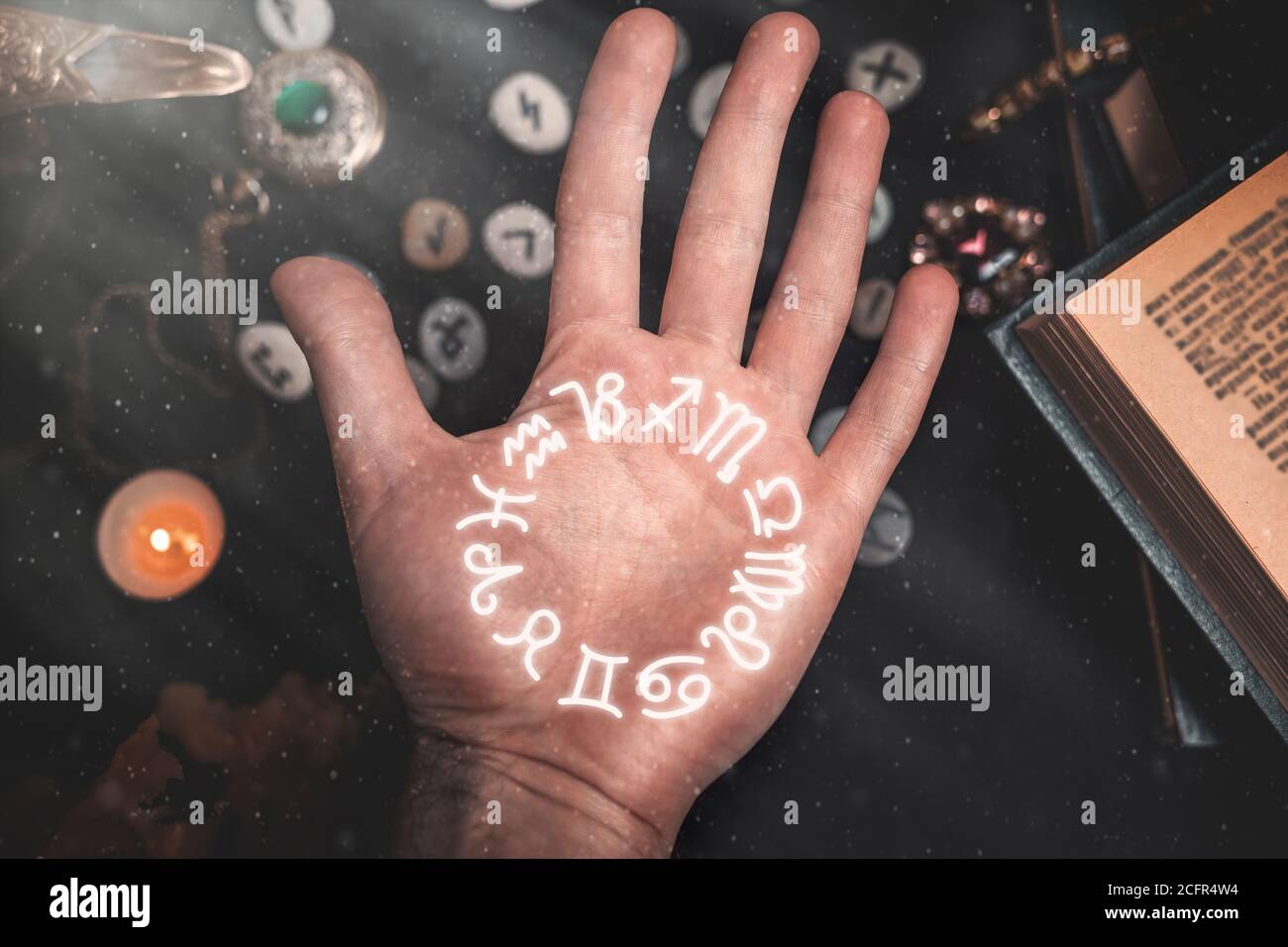 Palm hand astrology hi-res stock photography and images - Alamy
