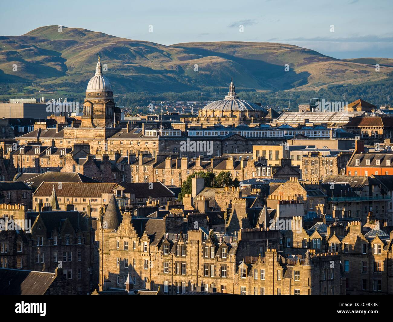 Old town edinburgh hi-res stock photography and images - Alamy