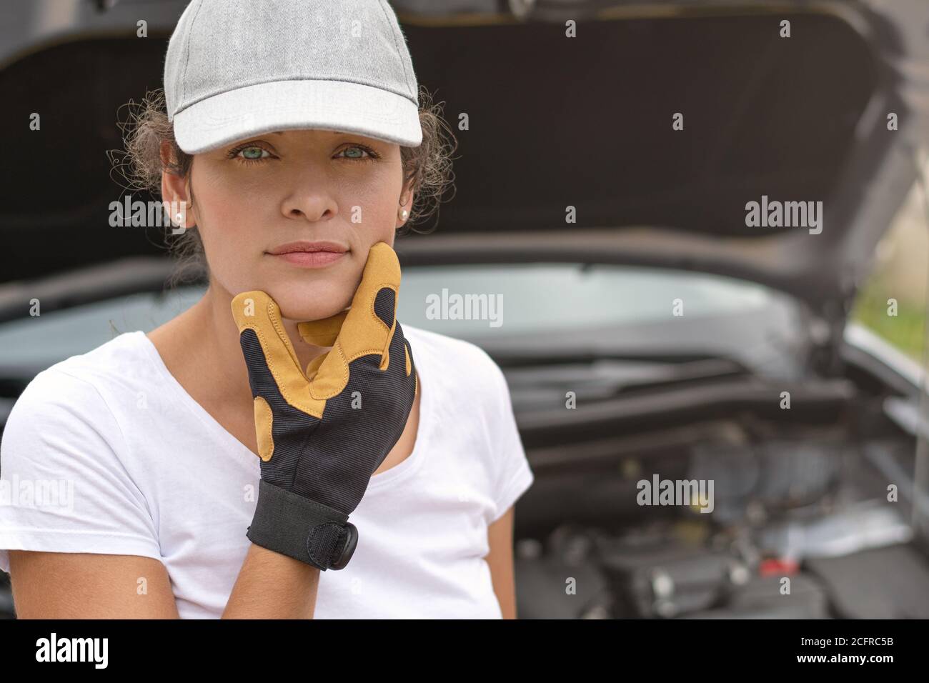 Female mechanic servicing car hi-res stock photography and images - Alamy