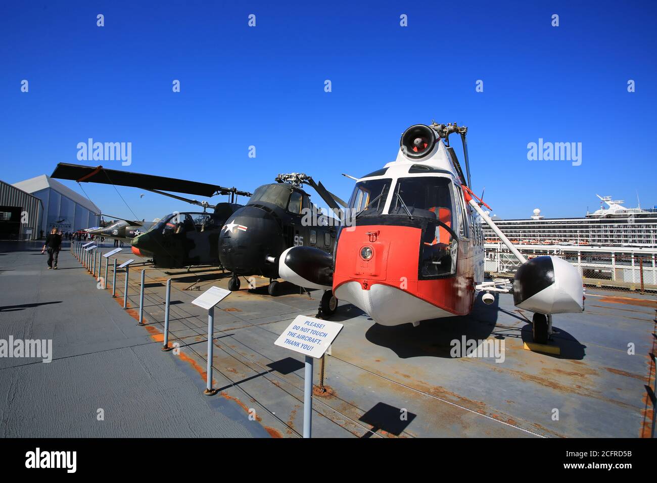 Uss interpid carrier hi-res stock photography and images - Alamy