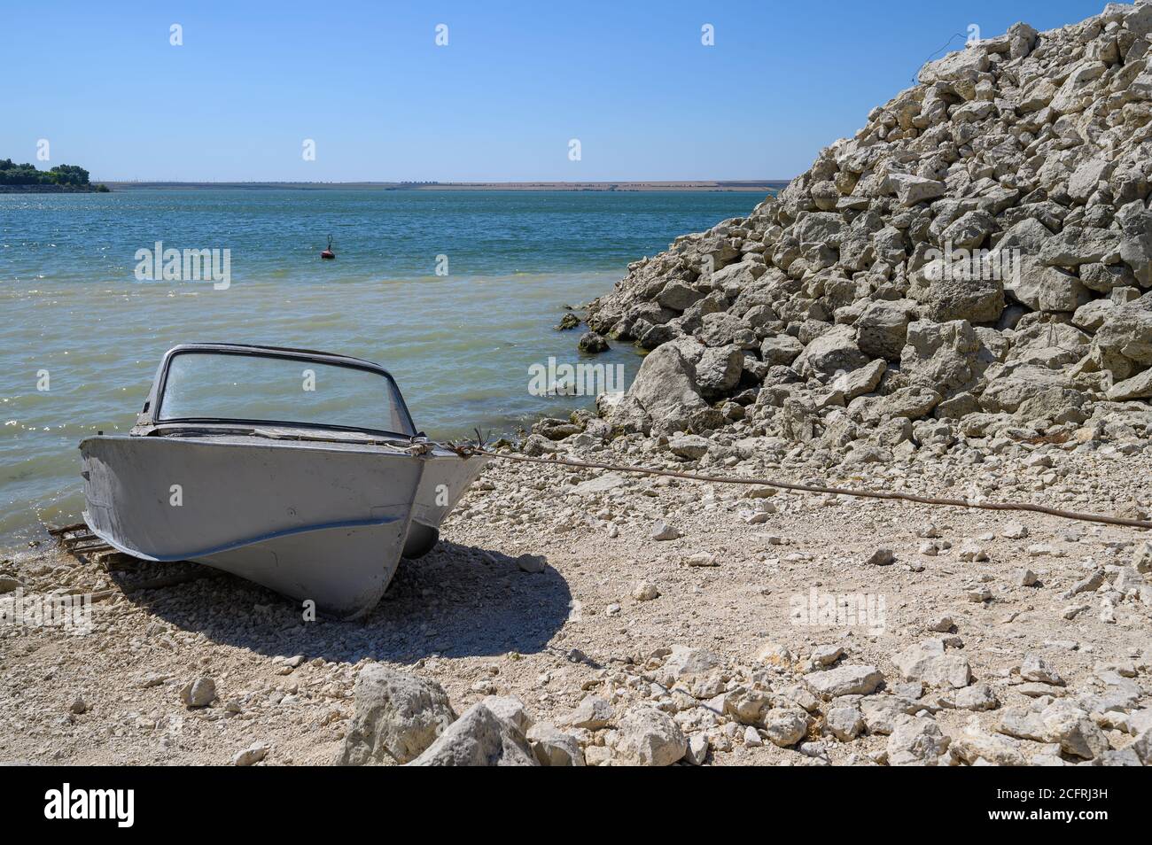 Empty lake hi-res stock photography and images - Alamy