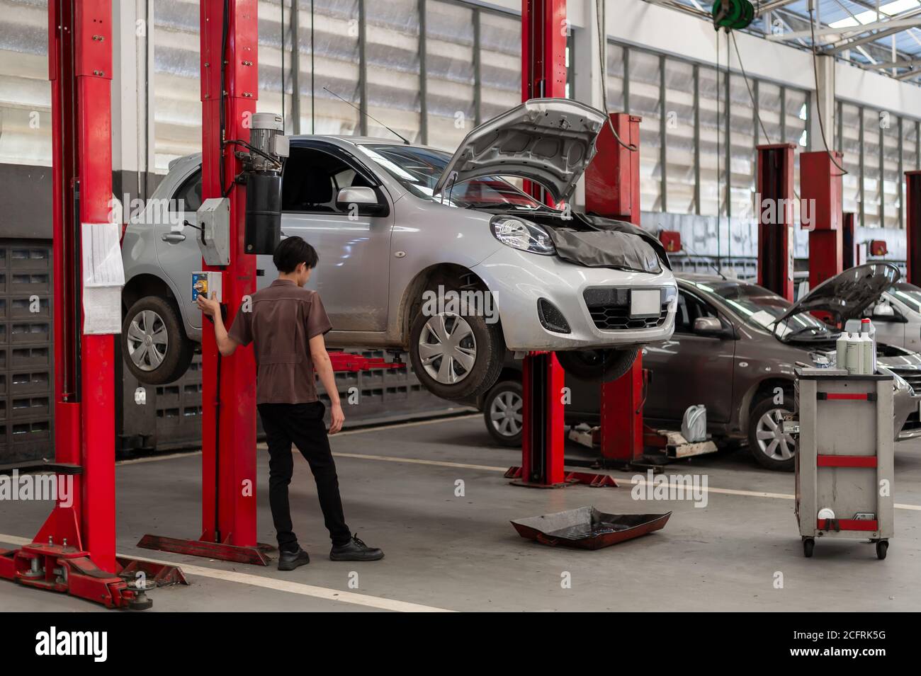 Car repair station hi-res stock photography and images - Alamy