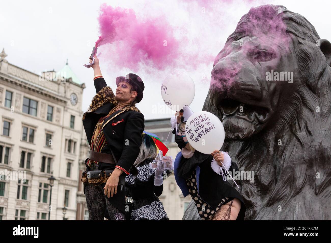 Smoke bomb hi-res stock photography and images - Alamy