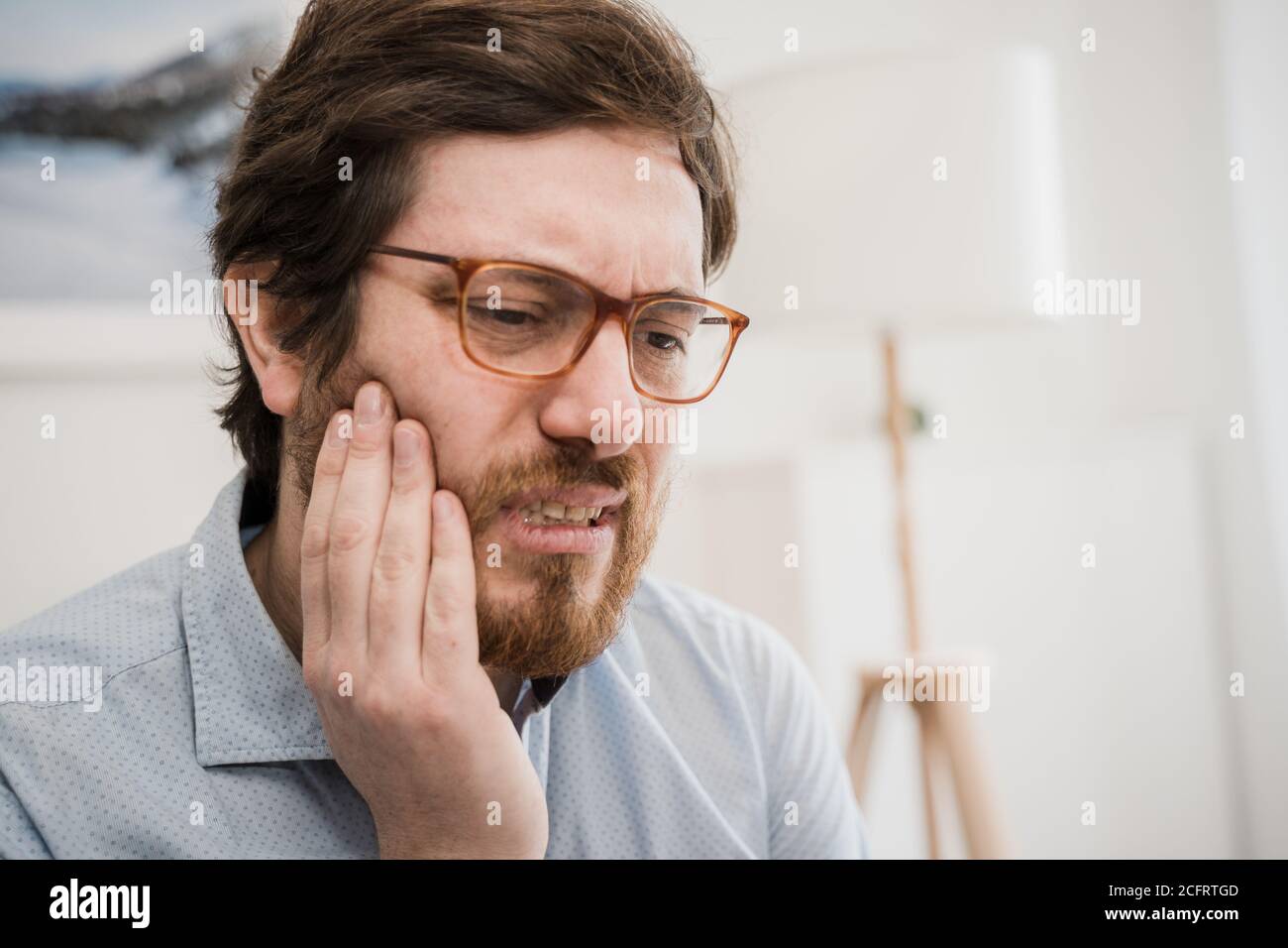 Guy suffering hi-res stock photography and images - Alamy