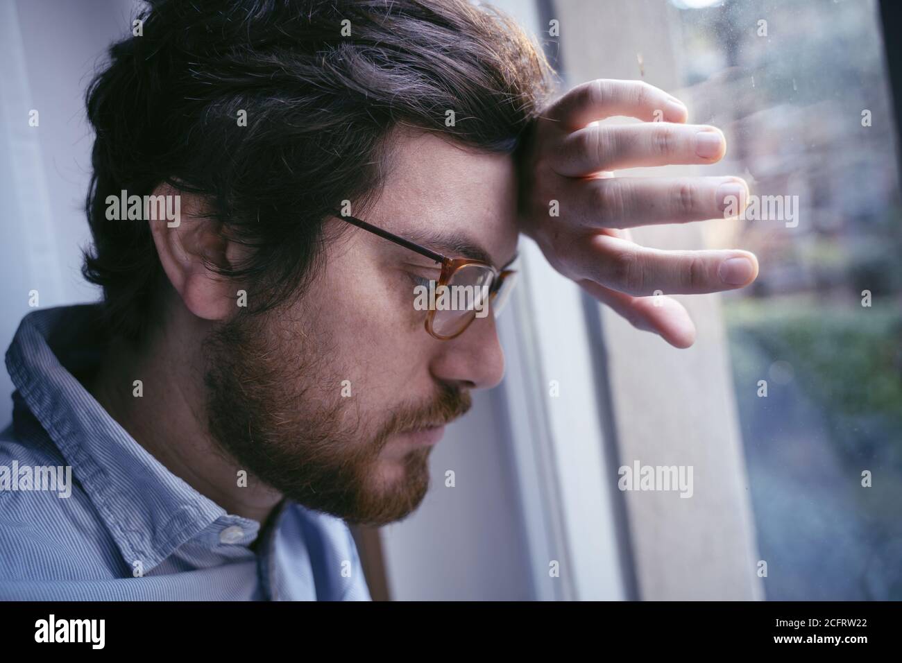 Man longing looking window hi-res stock photography and images - Alamy