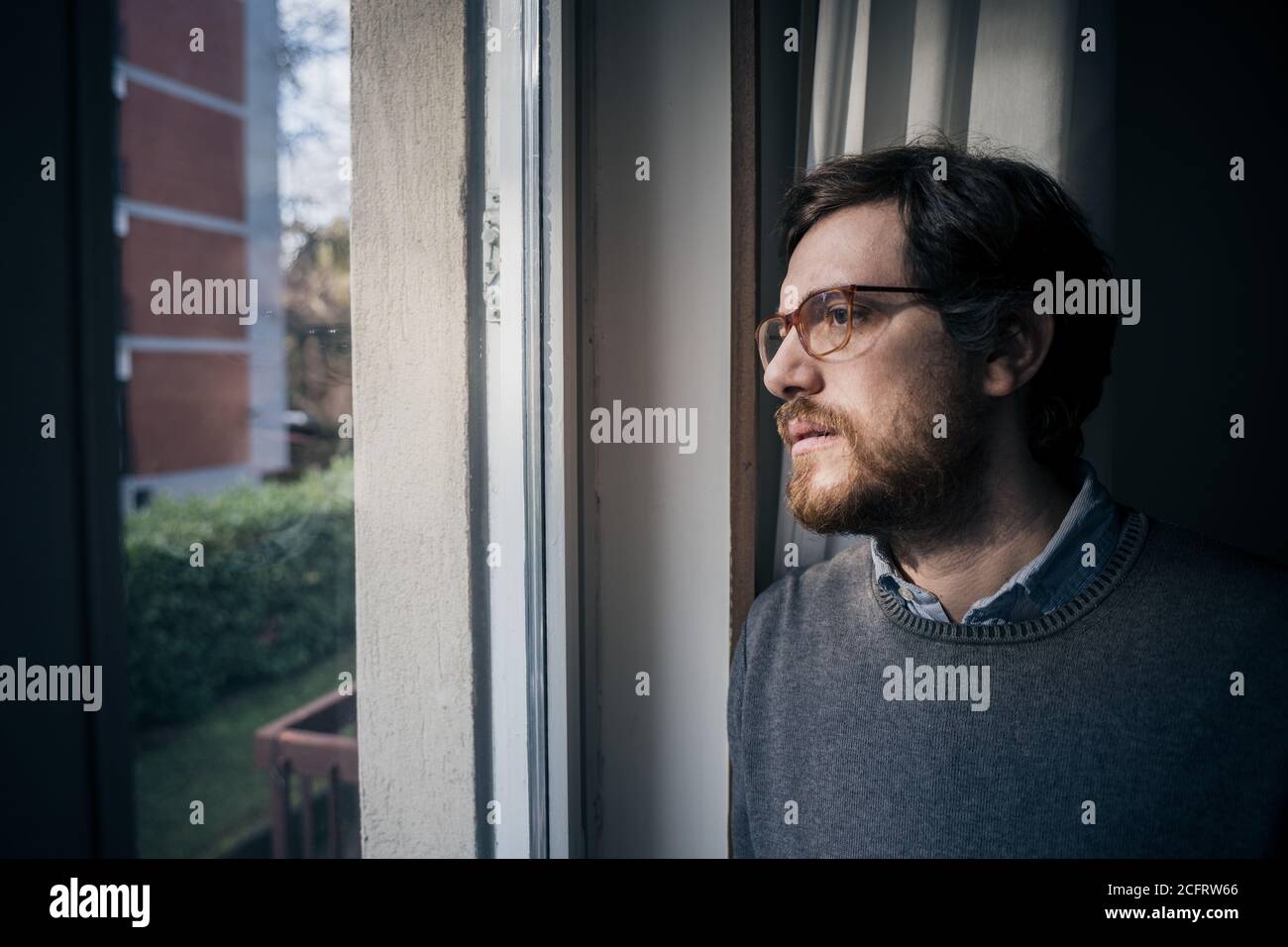 Man longing looking window hi-res stock photography and images - Alamy